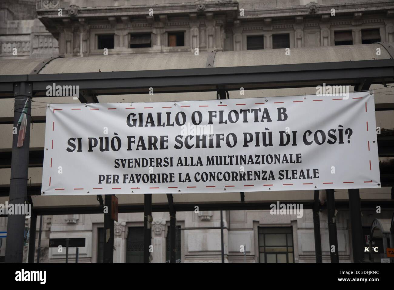 Milan, Piazza Savoia, the taxi rank in front of the central station ...