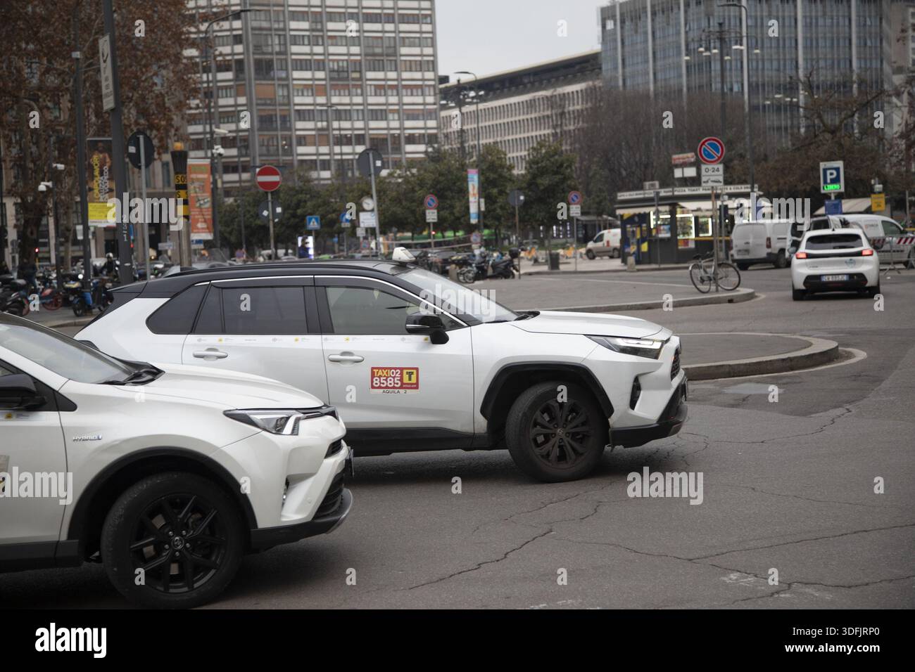 Milan, Piazza Savoia, the taxi rank in front of the central station ...