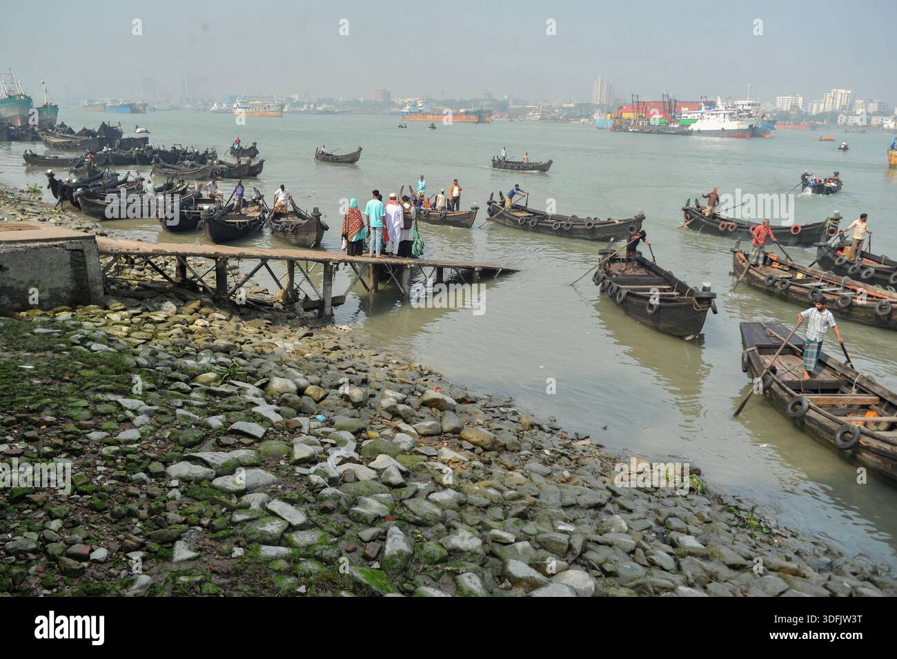People Cross the Karnaphuli River In sampan boats People cross the ...