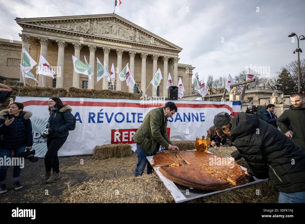 Farmers cut a giant King's cake during a demonstration in front of the ...