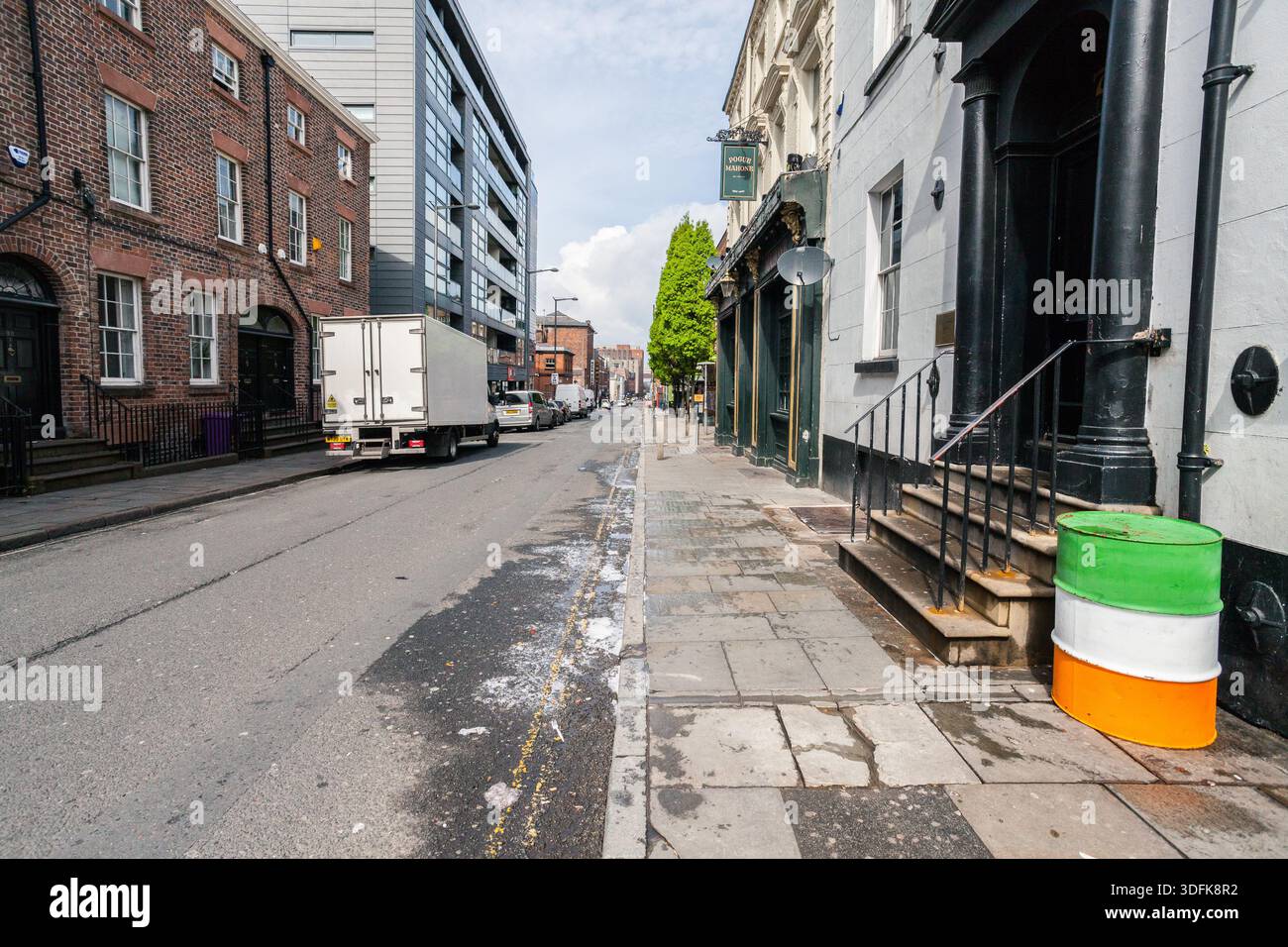 Urban streetscape scene hi-res stock photography and images - Alamy