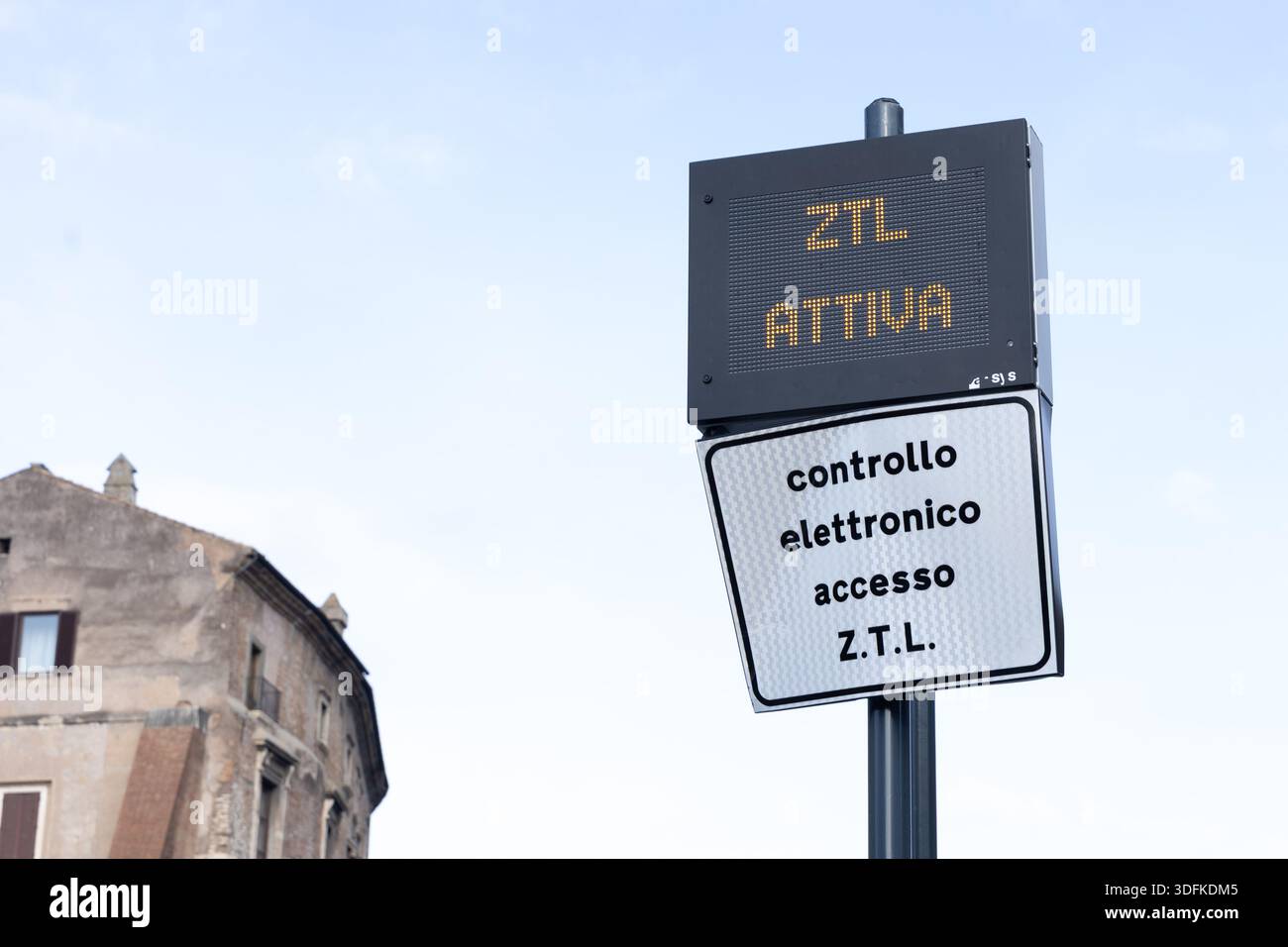 Access to the ZTL (limited traffic zone) in Rome Stock Photo - Alamy