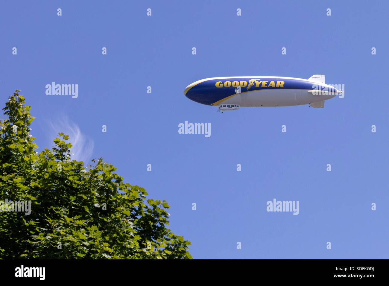 Luftschiff, Zeppelin am Bodensee, Vorarlberg, Österreich // Airship ...