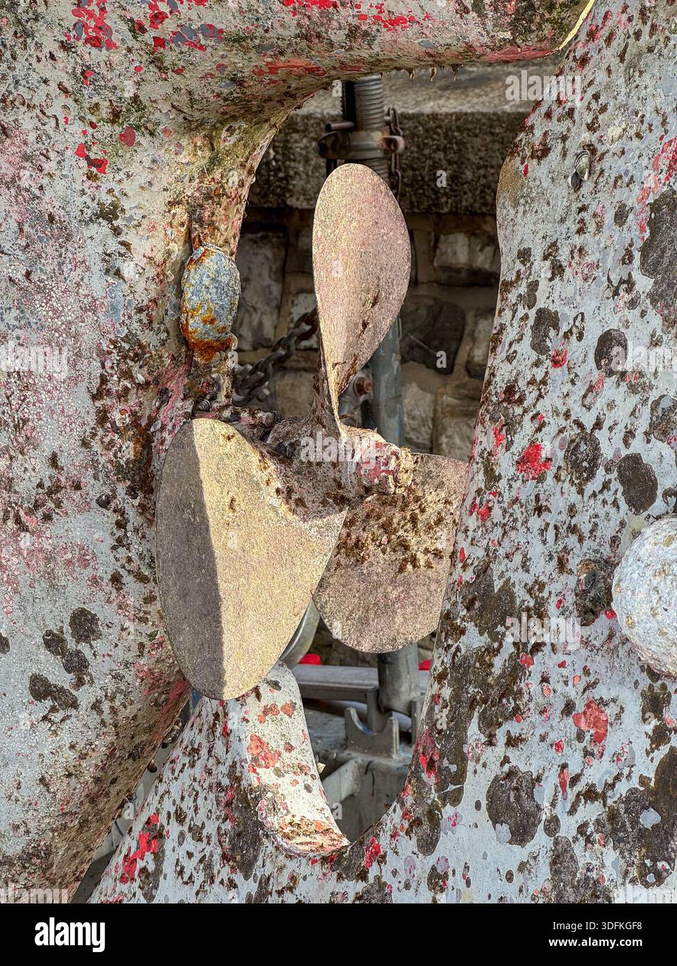 Old boat propeller heavy hi-res stock photography and images - Alamy