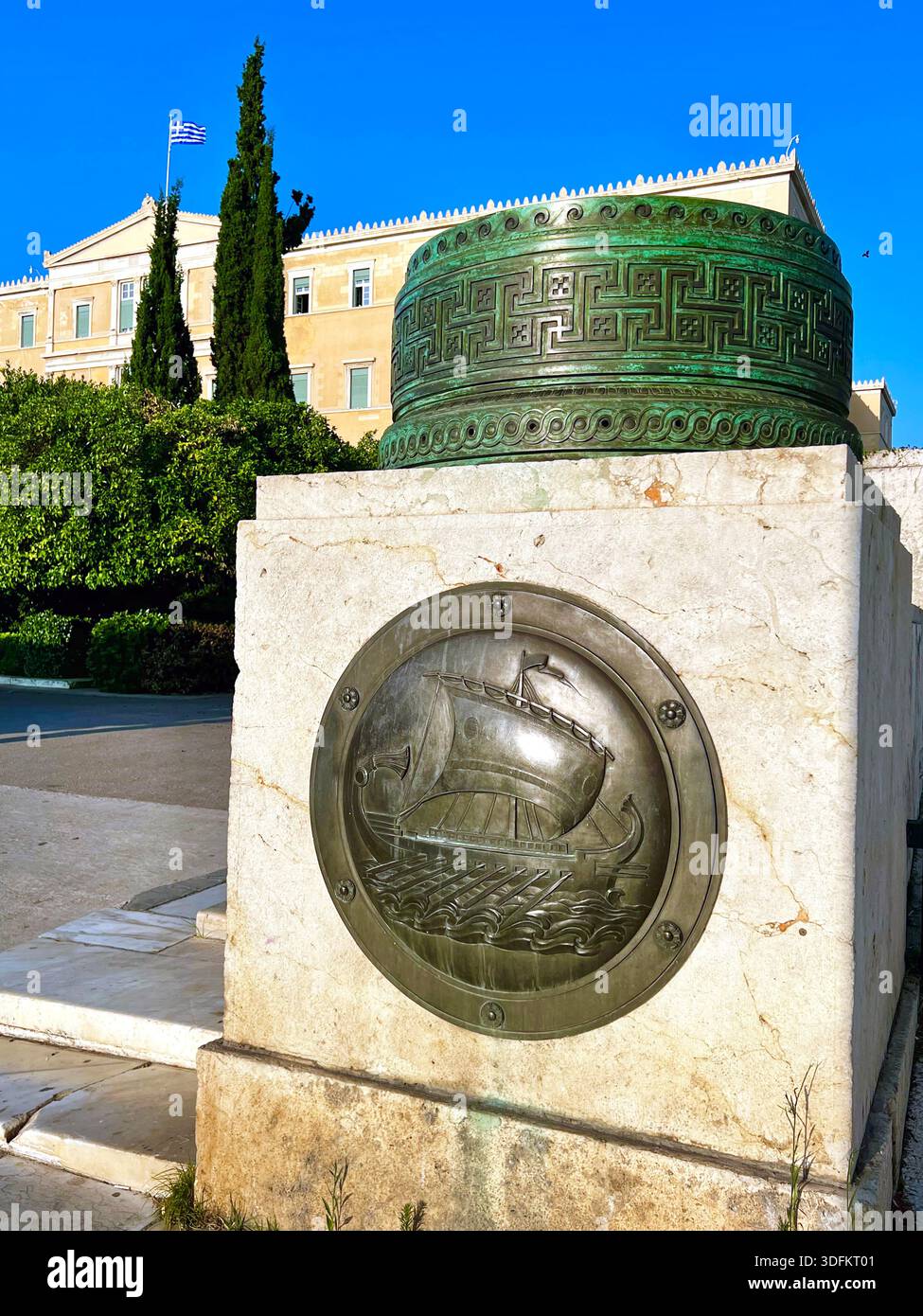 Hellenic greek parliament athens hi-res stock photography and images ...