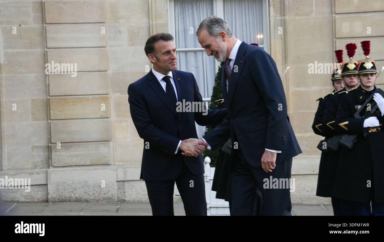King Felipe VI (r) attends the lunch hosted by the President of the ...