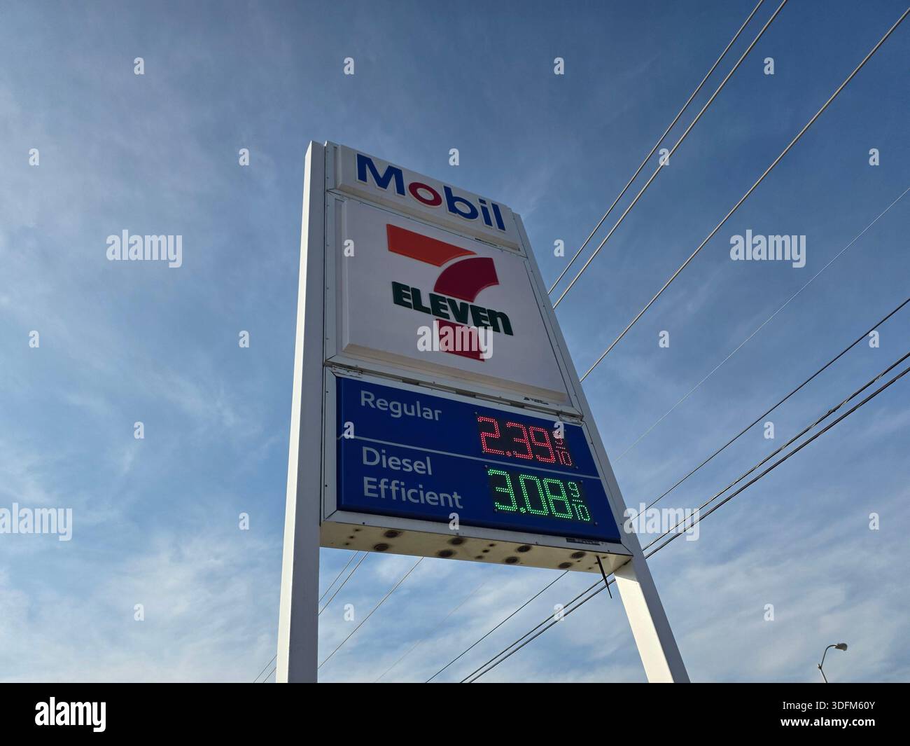 Mobil gas price sign hi-res stock photography and images - Alamy