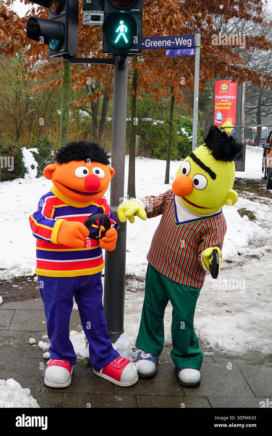 cntv: Die Lebensgrossen Figuren von Ernie und Bert aus der NDR TV Serie ...