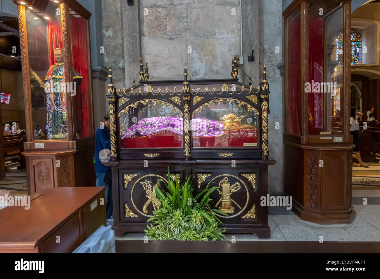 Man in the coffin hi-res stock photography and images - Alamy
