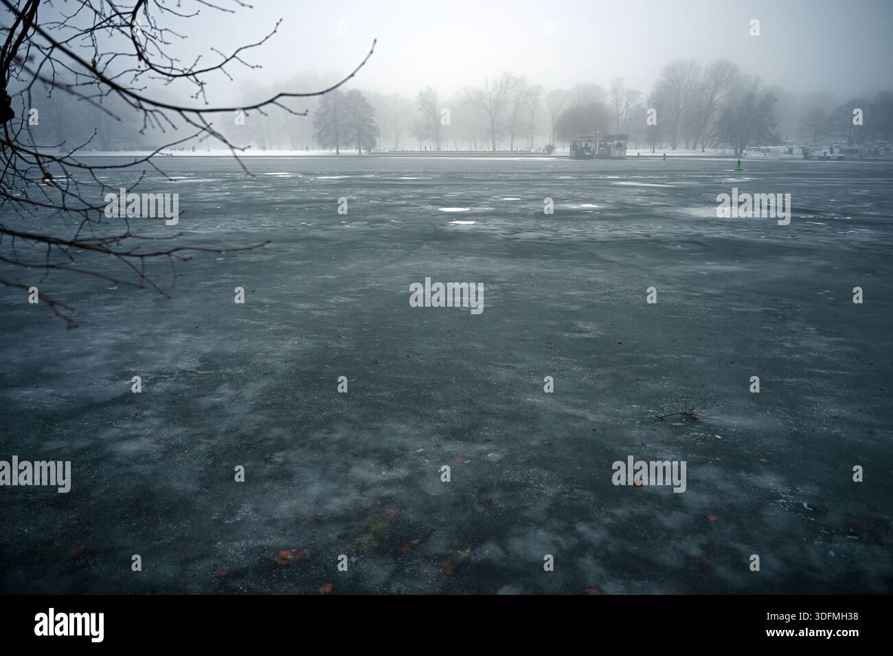 Berlin, Germany. 13th Jan, 2026. The Spree at Treptower Park is ...