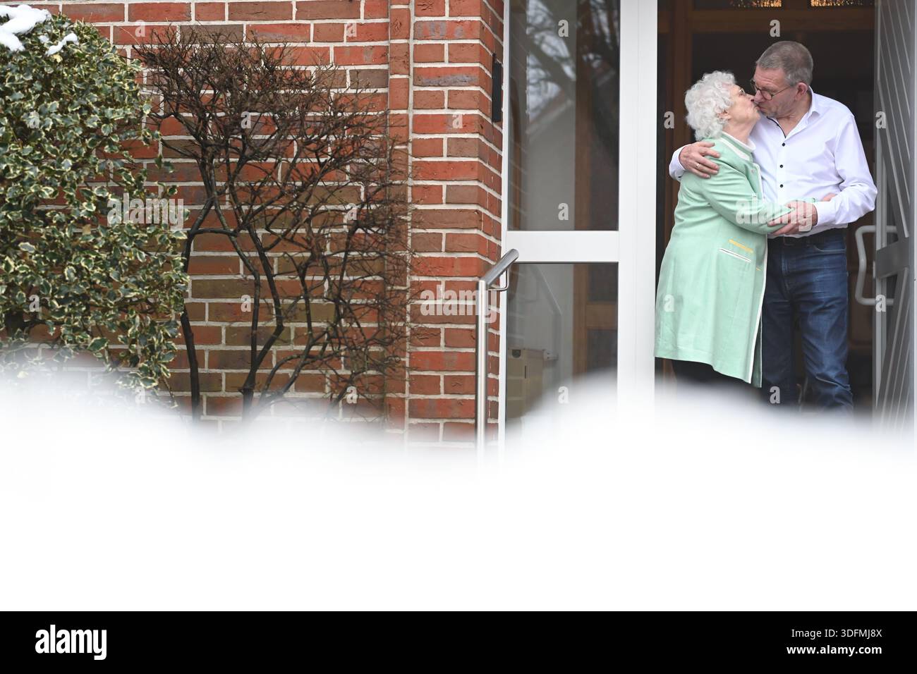 PRODUCTION - 13 January 2026, Lower Saxony, Hagen: Ellen (80) and Johan ...