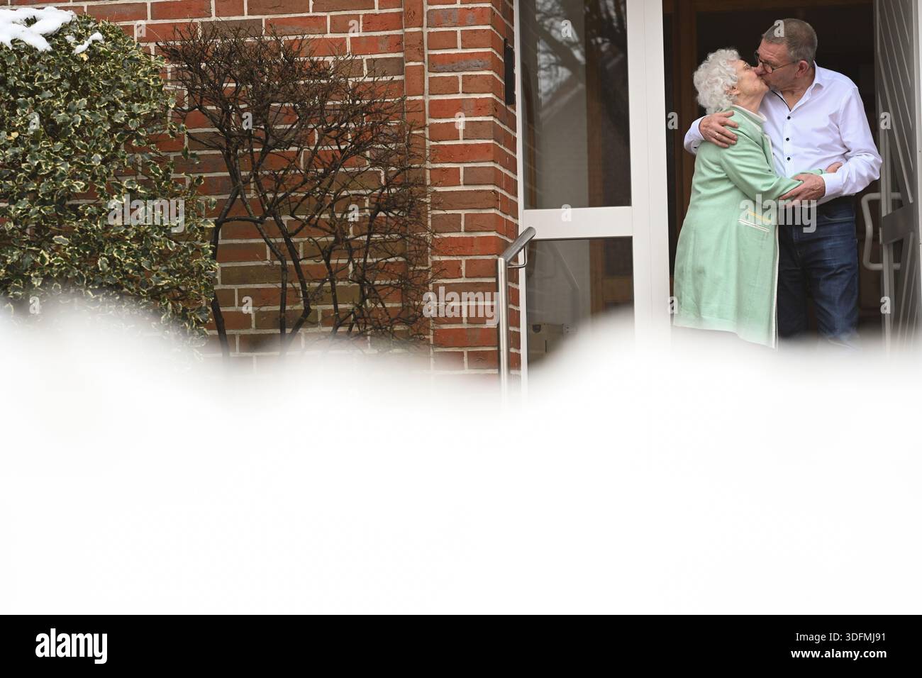 PRODUCTION - 13 January 2026, Lower Saxony, Hagen: Ellen (80) and Johan ...