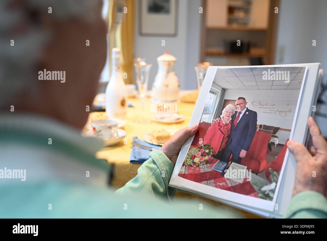 PRODUCTION - 13 January 2026, Lower Saxony, Hagen: Ellen (80) and Johan ...
