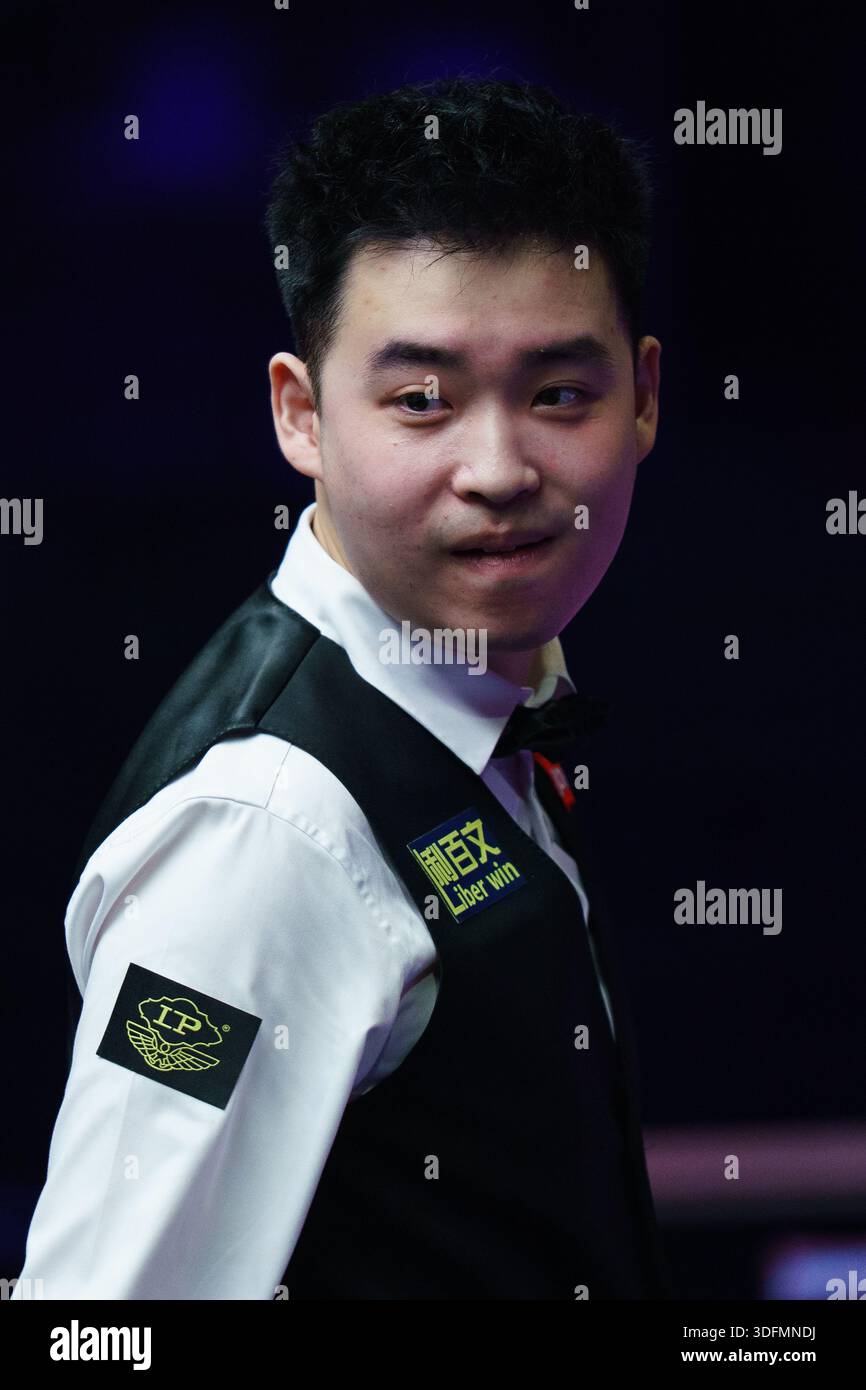 Si Jiahui looks dejected during the match between Kyren Wilson and Si ...