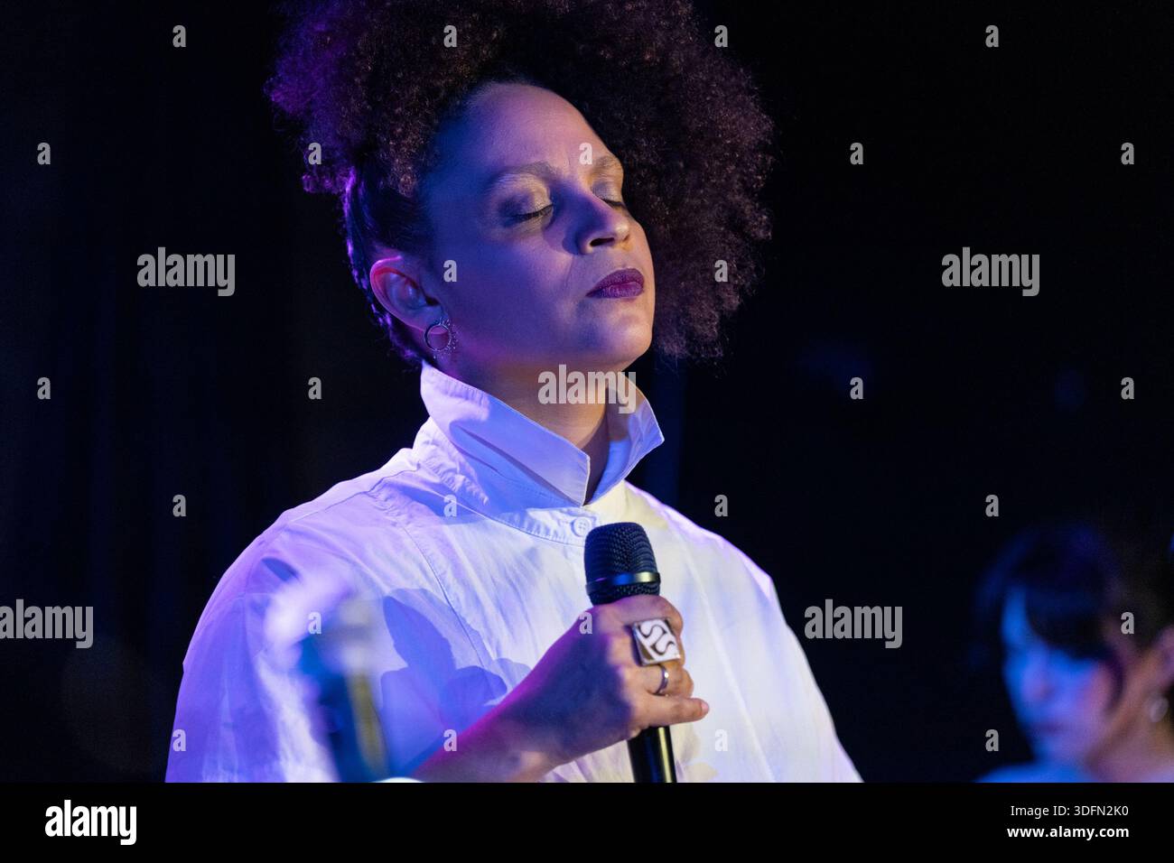 Sarah Elizabeth Charles performs with band of musicians 'Freedom Riders ...
