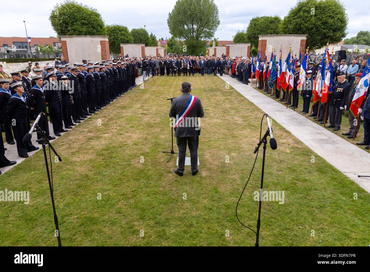 Historic uniforms ceremony france hi-res stock photography and images ...