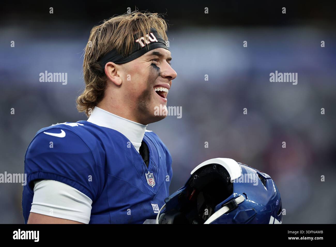 New York Giants quarterback Jaxson Dart (6) reacts during an NFL ...