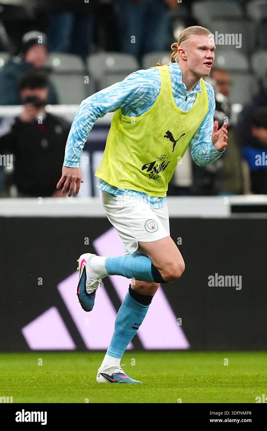 Manchester City's Erling Haaland warming up prior to kick-off before ...
