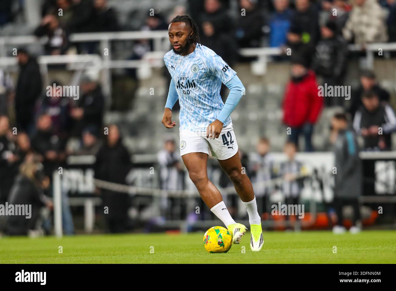Antoine Semenyo Of Manchester City warms up during the Newcastle United ...