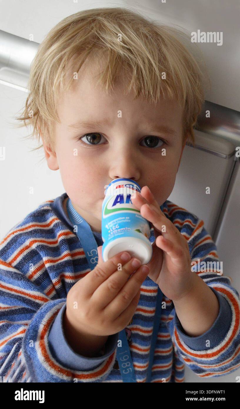 Kind DEU, Deutschland, 20260101, - Kind mit Buch, DEU, Germany ...