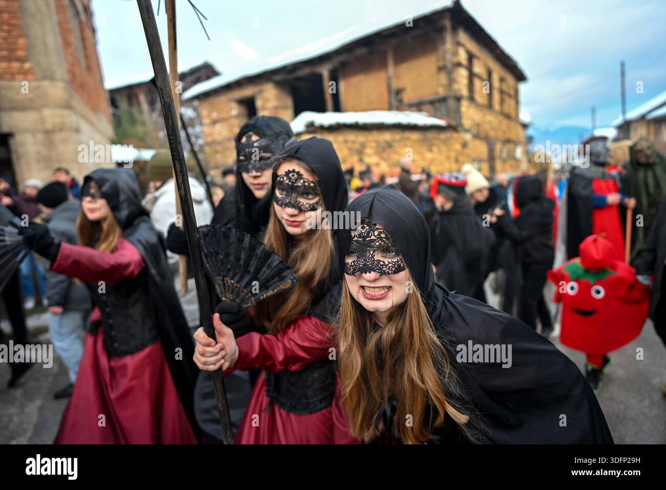 (260113) -- VEVCANI, Jan. 13, 2026 (Xinhua) -- Revelers participate in ...