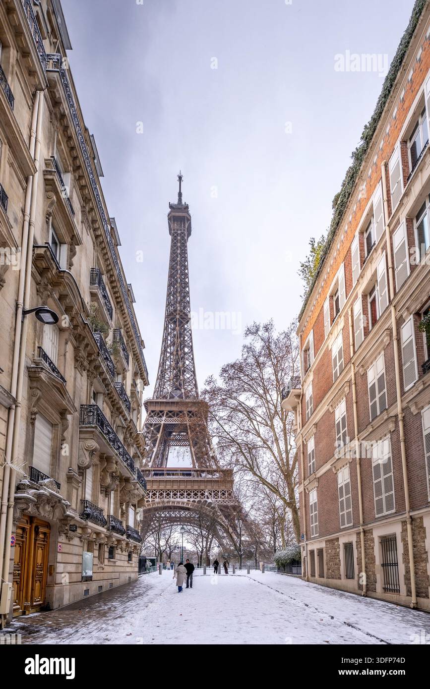Paris france january 2026 snow hi-res stock photography and images - Alamy
