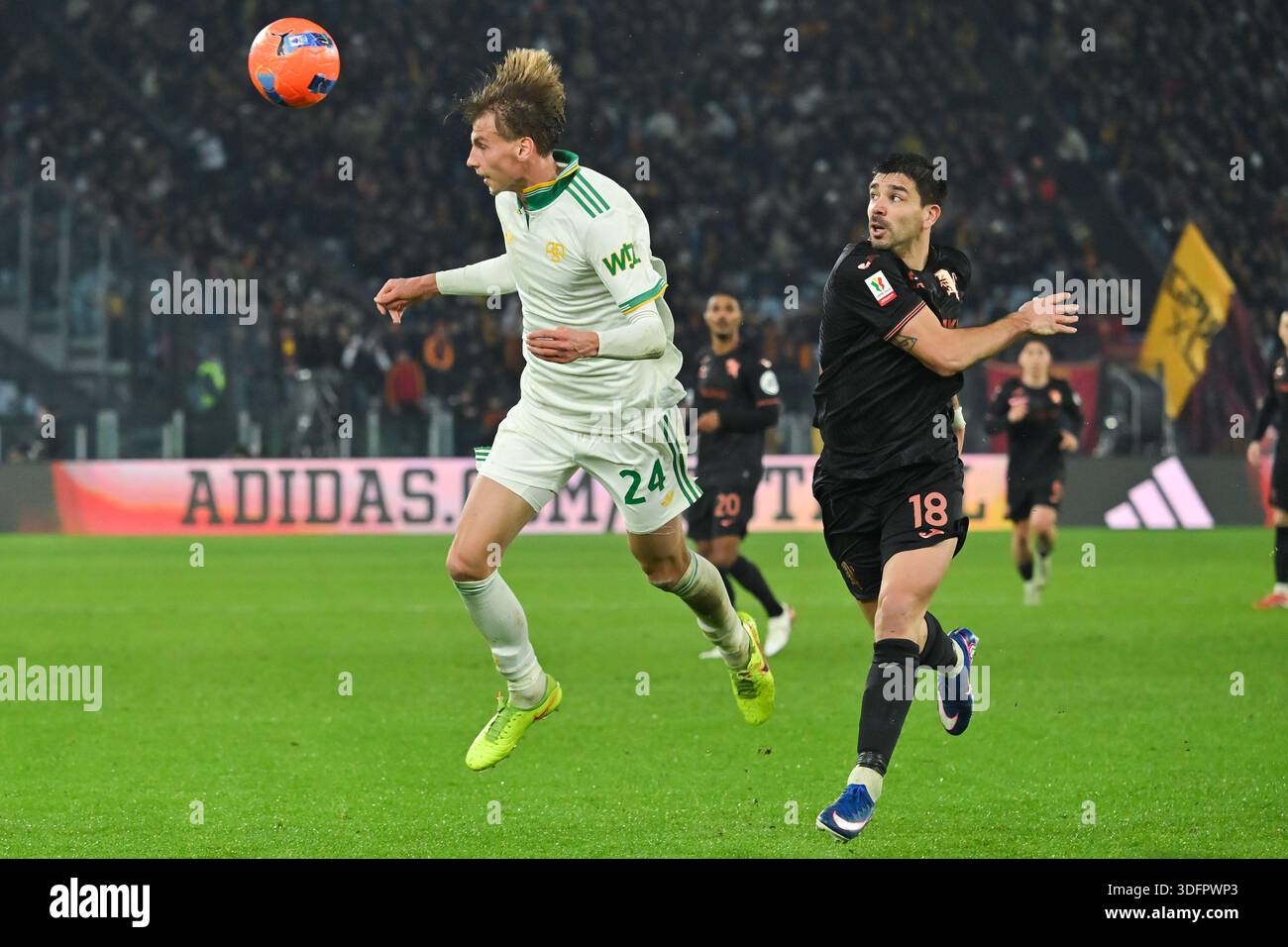 Jan Ziolkowski of AS Roma,Giovanni Simeone of Torino during the round ...