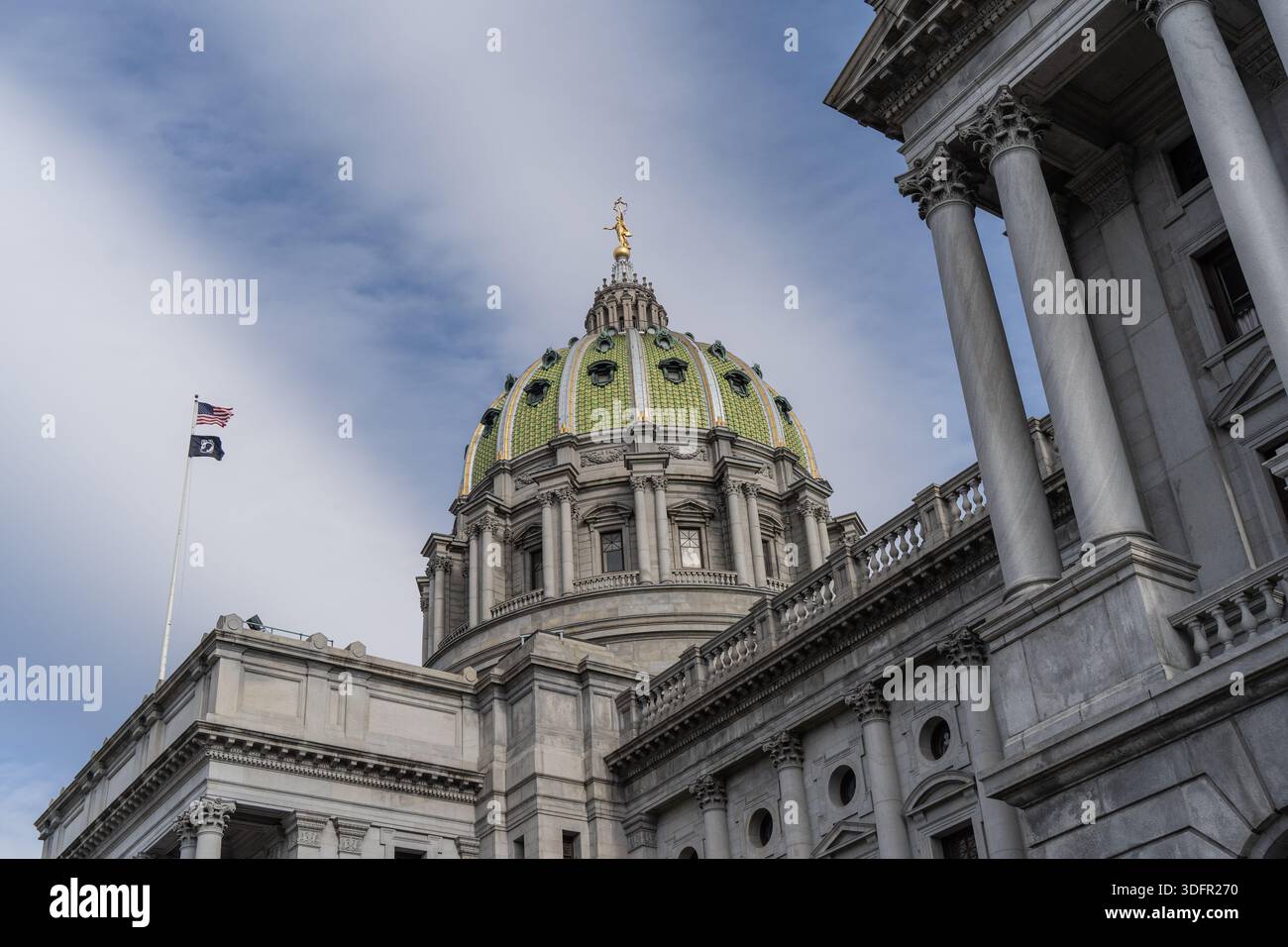 Pa state capitol flags hi-res stock photography and images - Alamy