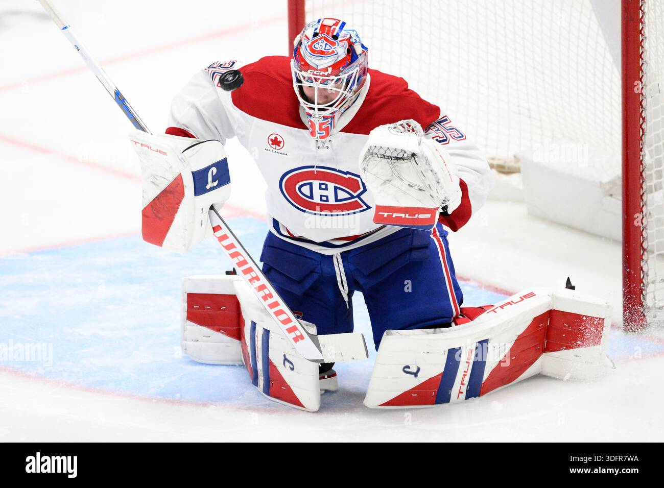 Montréal Canadiens goaltender Samuel Montembeault defends against the ...