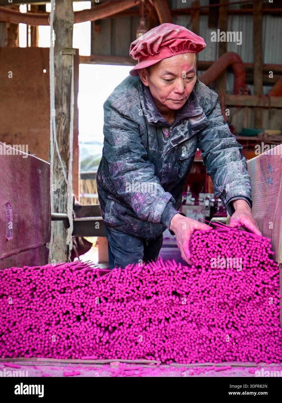 **CHINESE MAINLAND, HONG KONG, MACAU AND TAIWAN OUT** Workers make ...