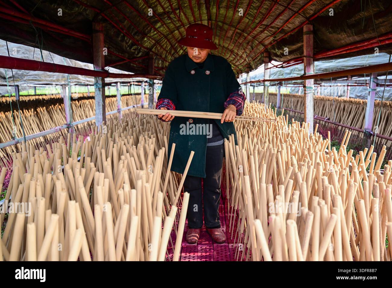 **CHINESE MAINLAND, HONG KONG, MACAU AND TAIWAN OUT** Workers make ...