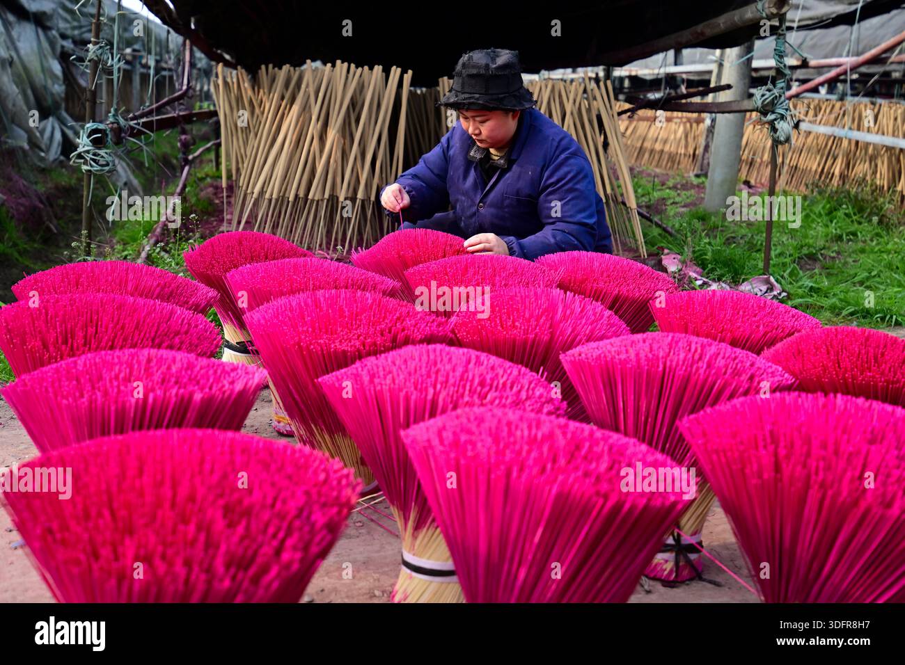 **CHINESE MAINLAND, HONG KONG, MACAU AND TAIWAN OUT** Workers make ...