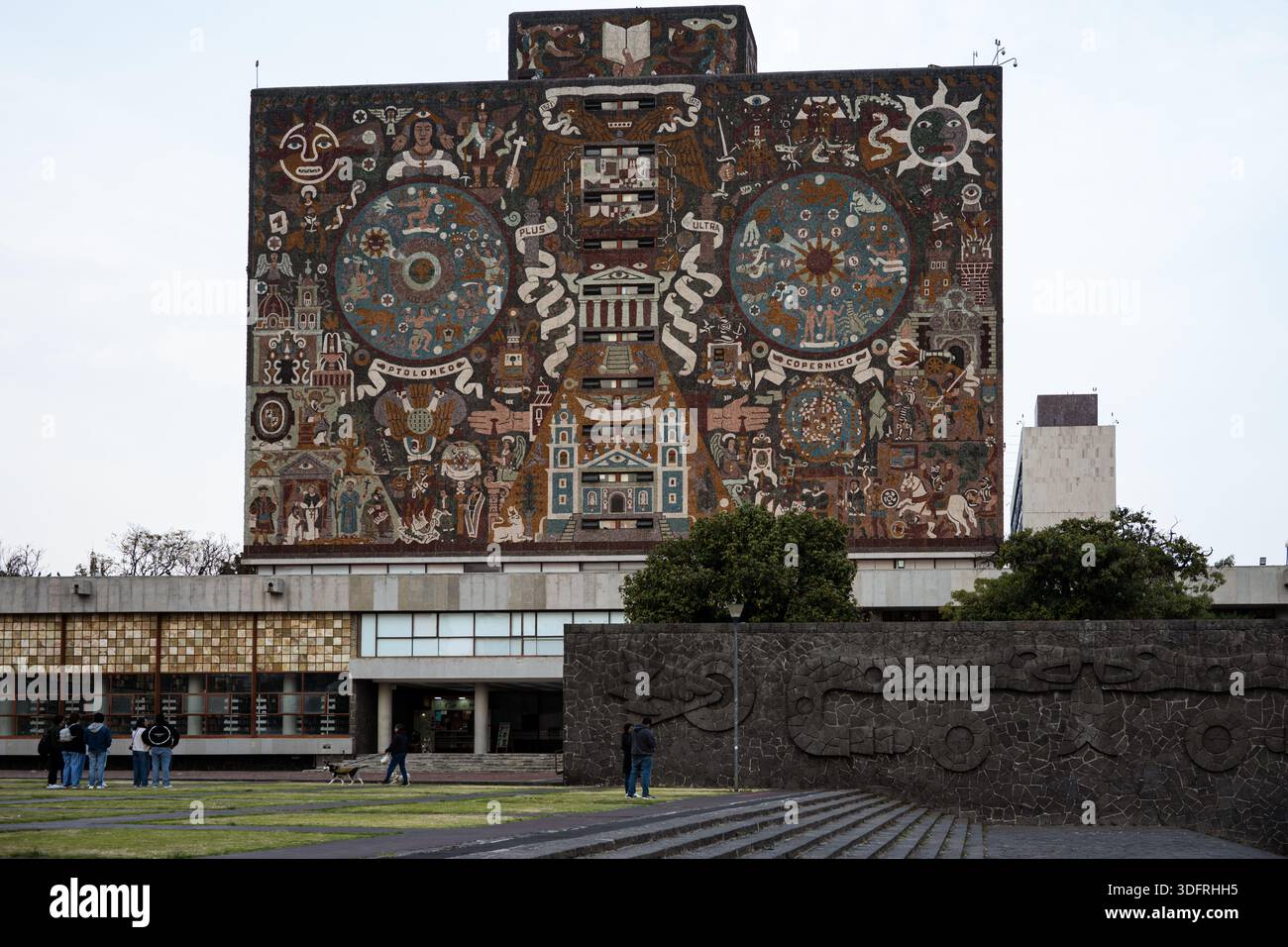 Biblioteca central library hi-res stock photography and images - Alamy