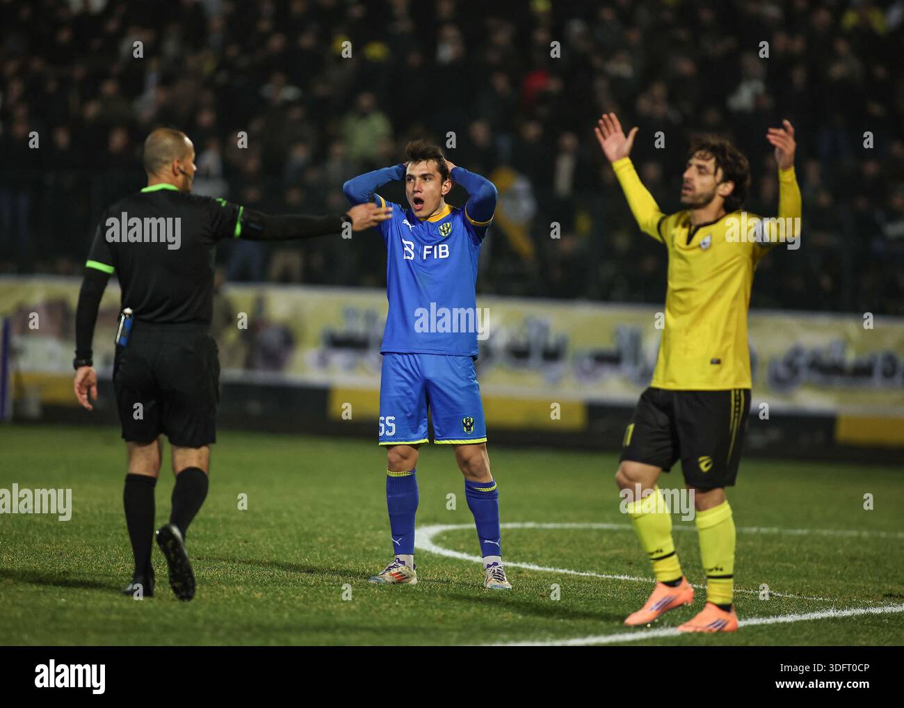 Erbil, Iraq. 13th Jan, 2026. Erbil SC supporters celebrate during the ...