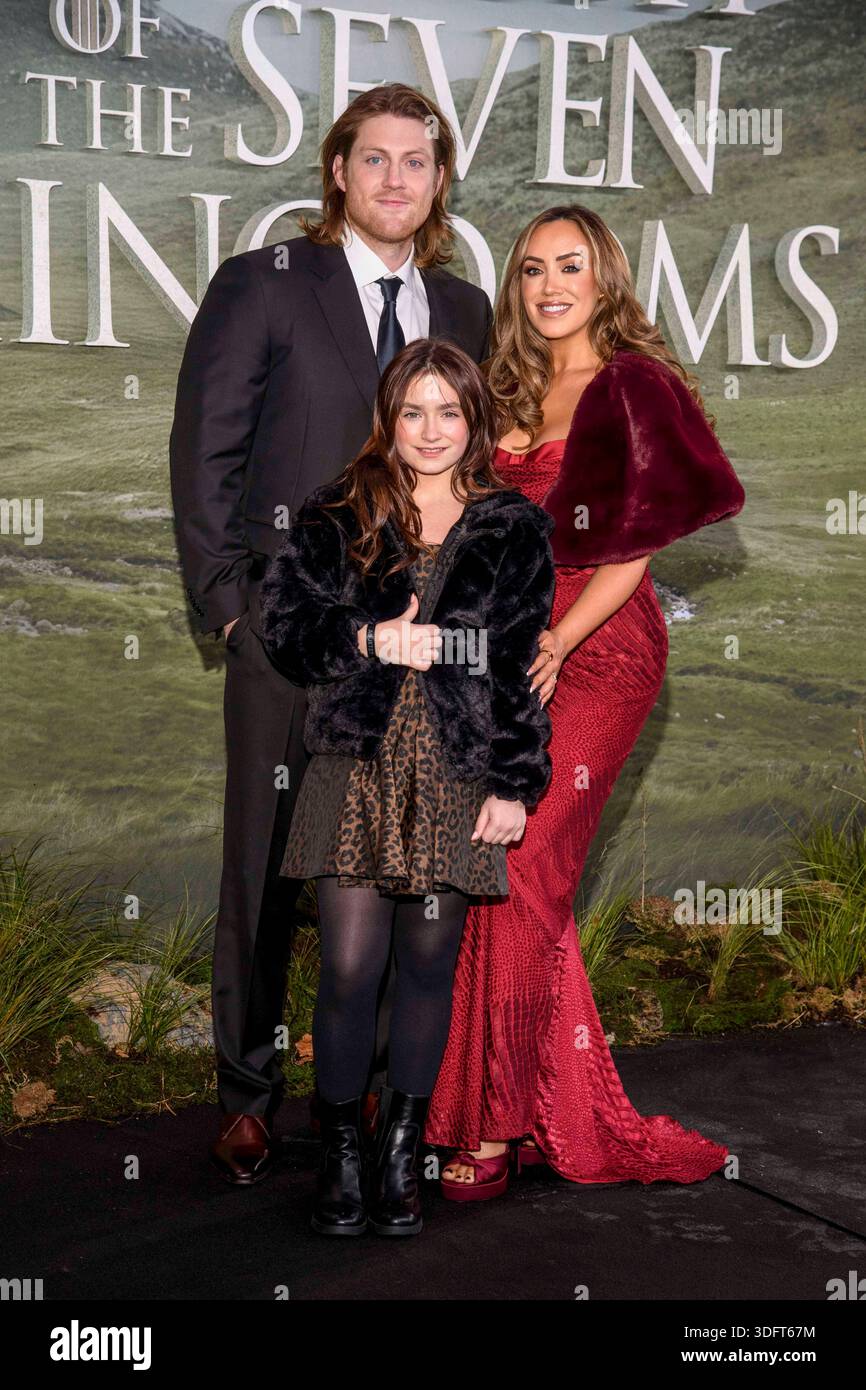 abb: Peter Claffey, Holly und Ally McGinn auf dem schwarzen Teppich bei ...