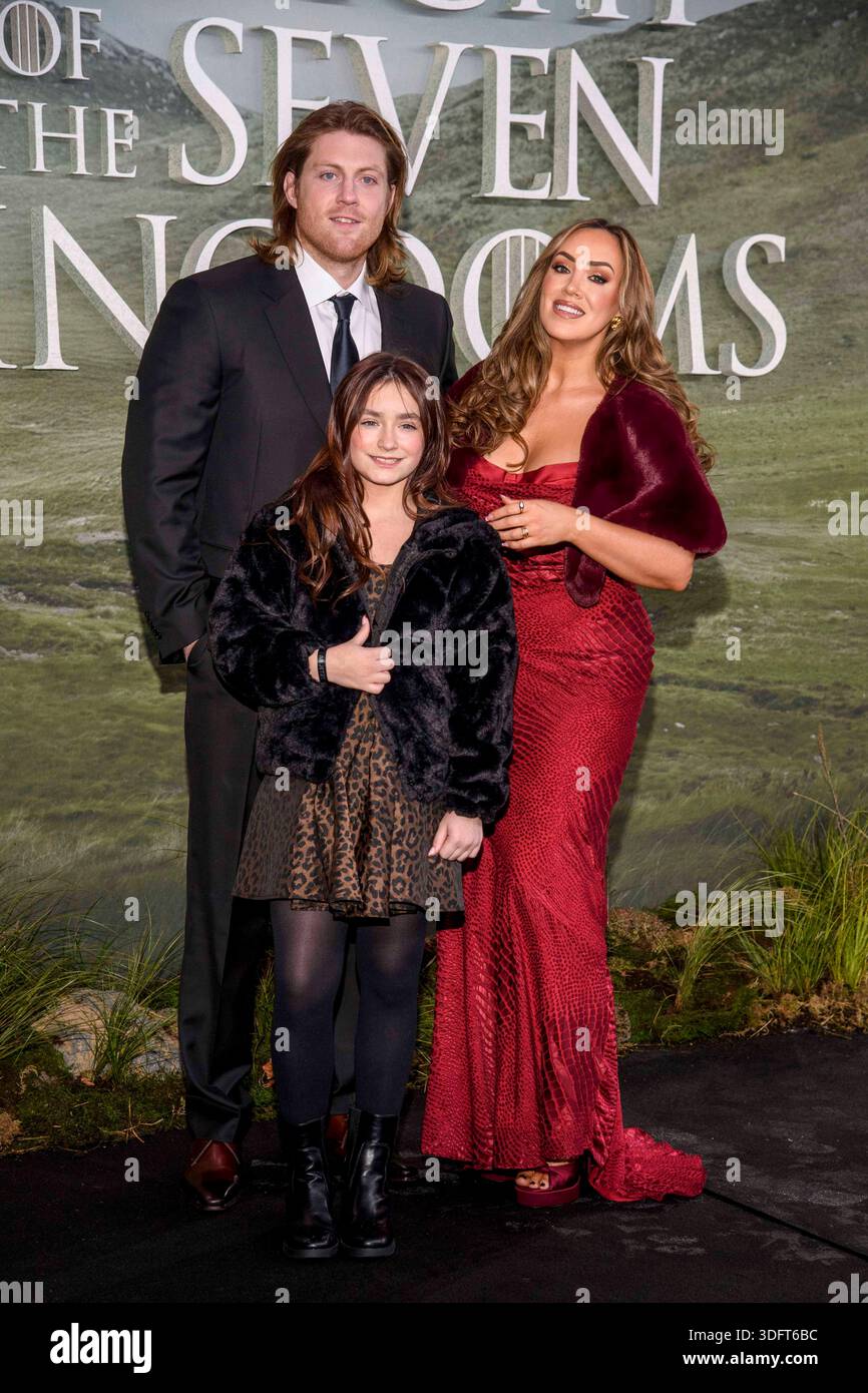 abb: Peter Claffey, Holly und Ally McGinn auf dem schwarzen Teppich bei ...