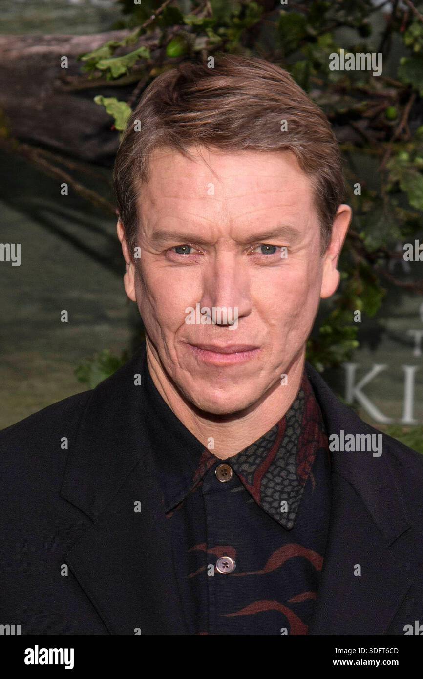 abb: Sam Spruell auf dem schwarzen Teppich bei der Kinostart der ...