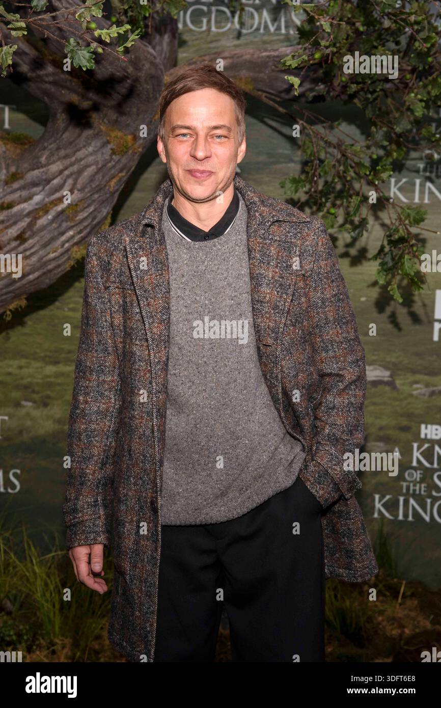 abb: Tom Wlaschiha zu Gast auf dem schwarzen Teppich bei der Kinostart ...