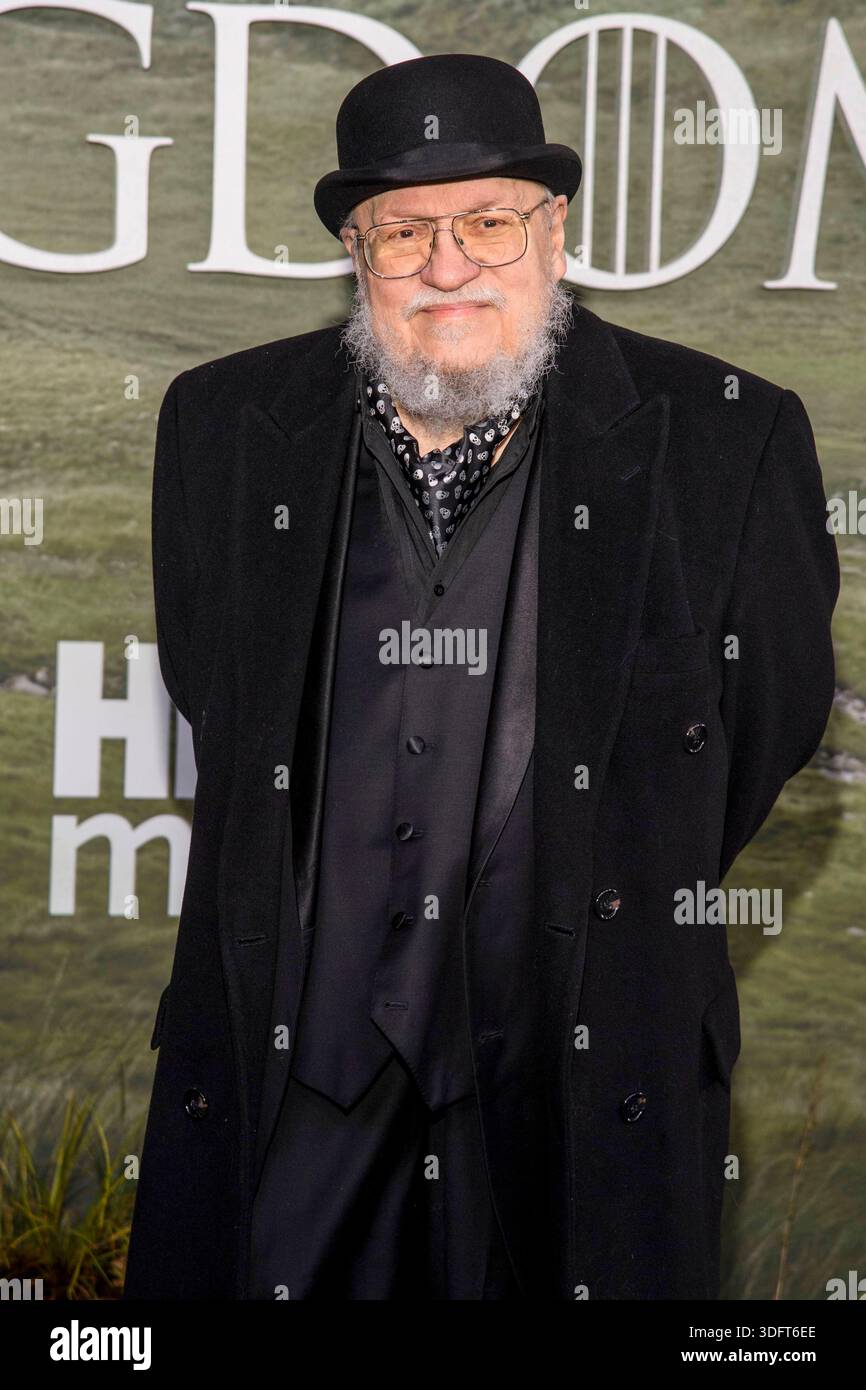 abb: George R. R. Martin zu Gast auf dem schwarzen Teppich bei der ...