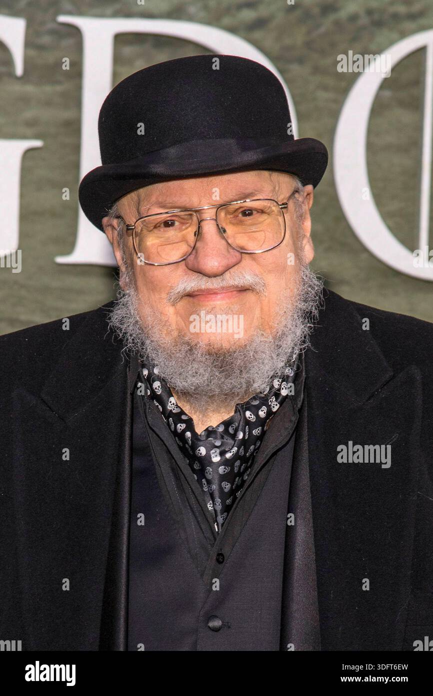 abb: George R. R. Martin zu Gast auf dem schwarzen Teppich bei der ...