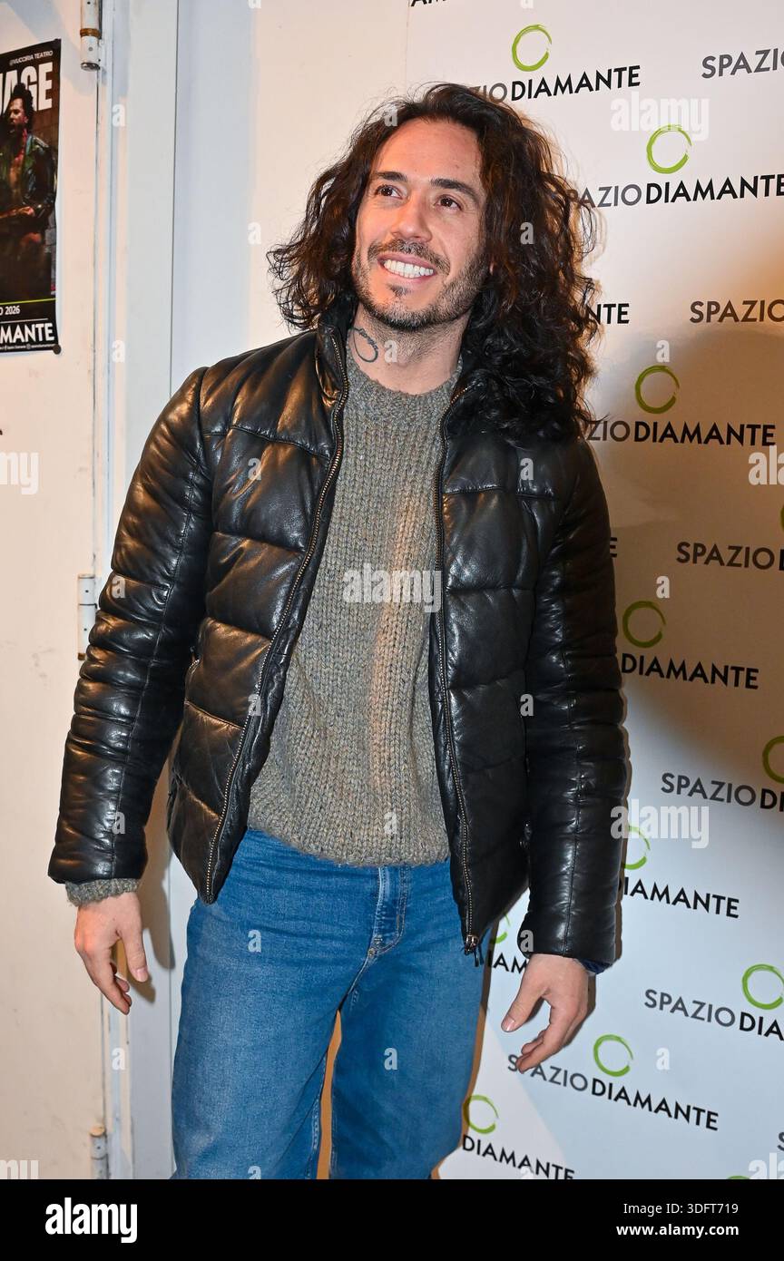 **NO WEB AND NEWSPAPERS ONLY FOR ITALY** Spazio Diamante Meno di Due In ...