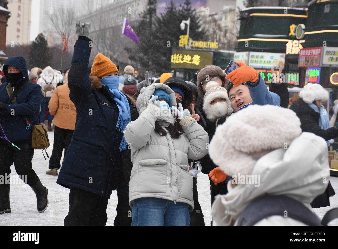 Tourists admire snow scenery in Harbin City, northeast China's ...