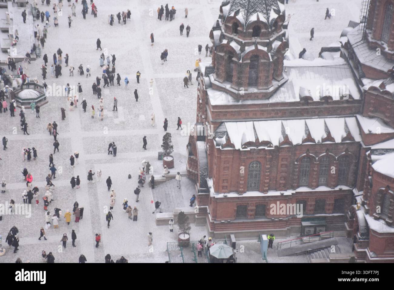 Tourists admire snow scenery in Harbin City, northeast China's ...