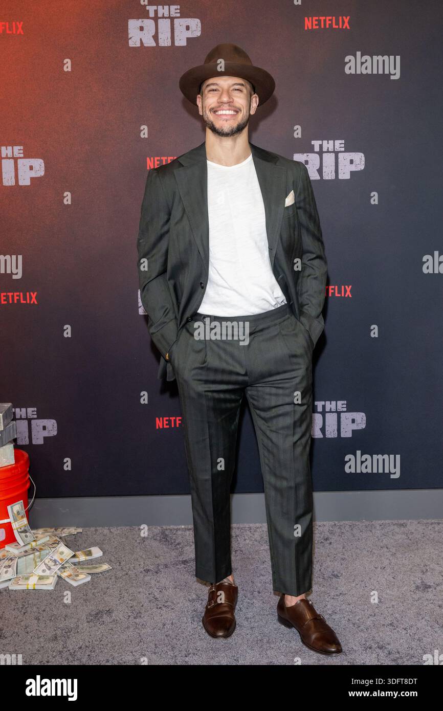 NEW YORK, NEW YORK - JANUARY 13: Alex Hernandez attends Netflix's "The ...