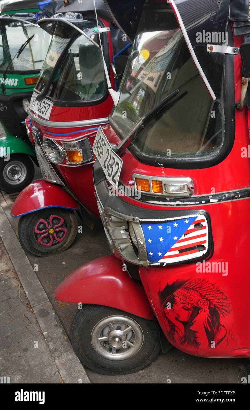 Stilleben Sri Lanka, 20251226, Stadtverkehr in colombo *** Still life ...