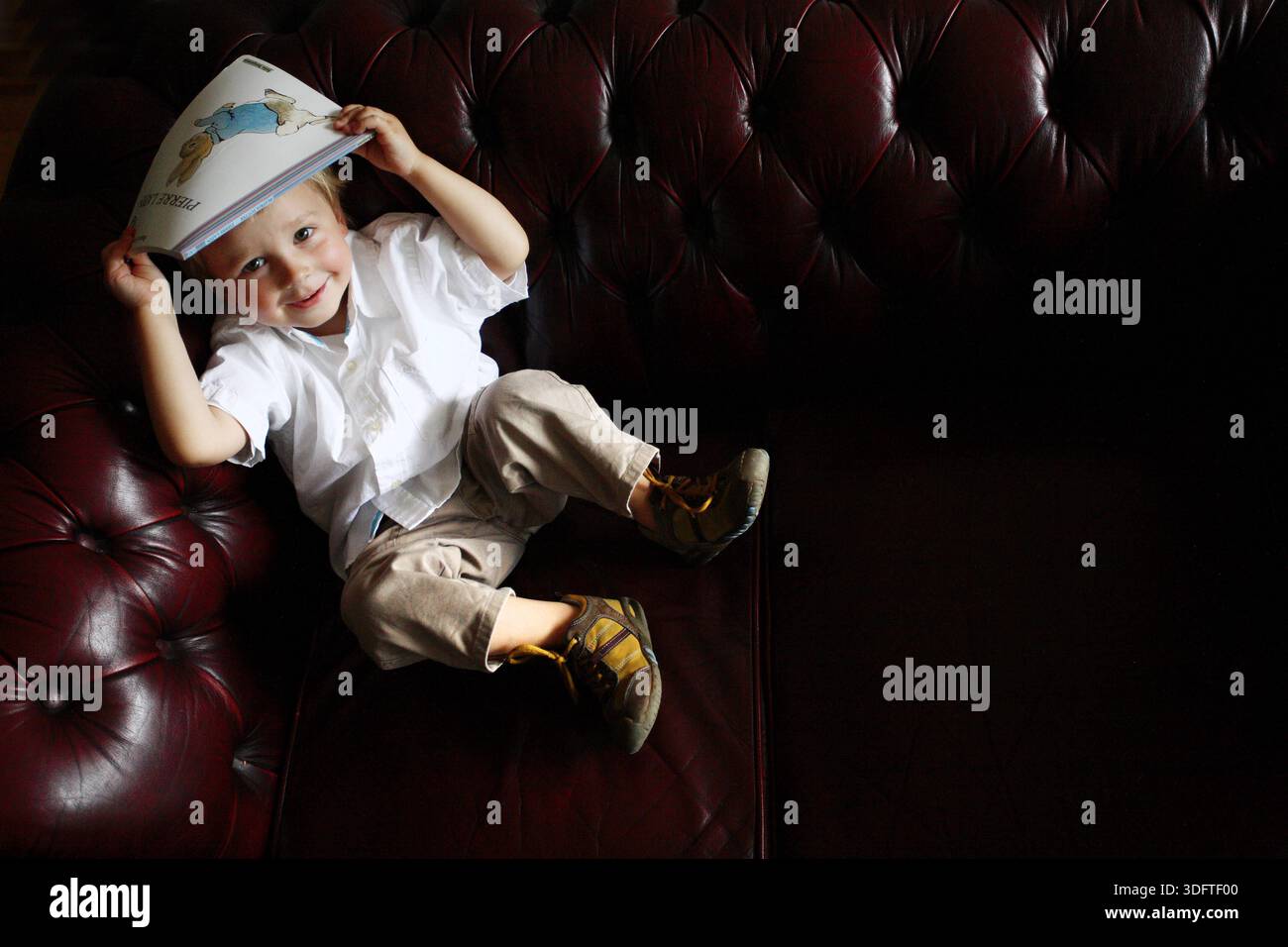 Kind DEU, Deutschland, 20260101, - Kind mit Buch, DEU, Germany ...