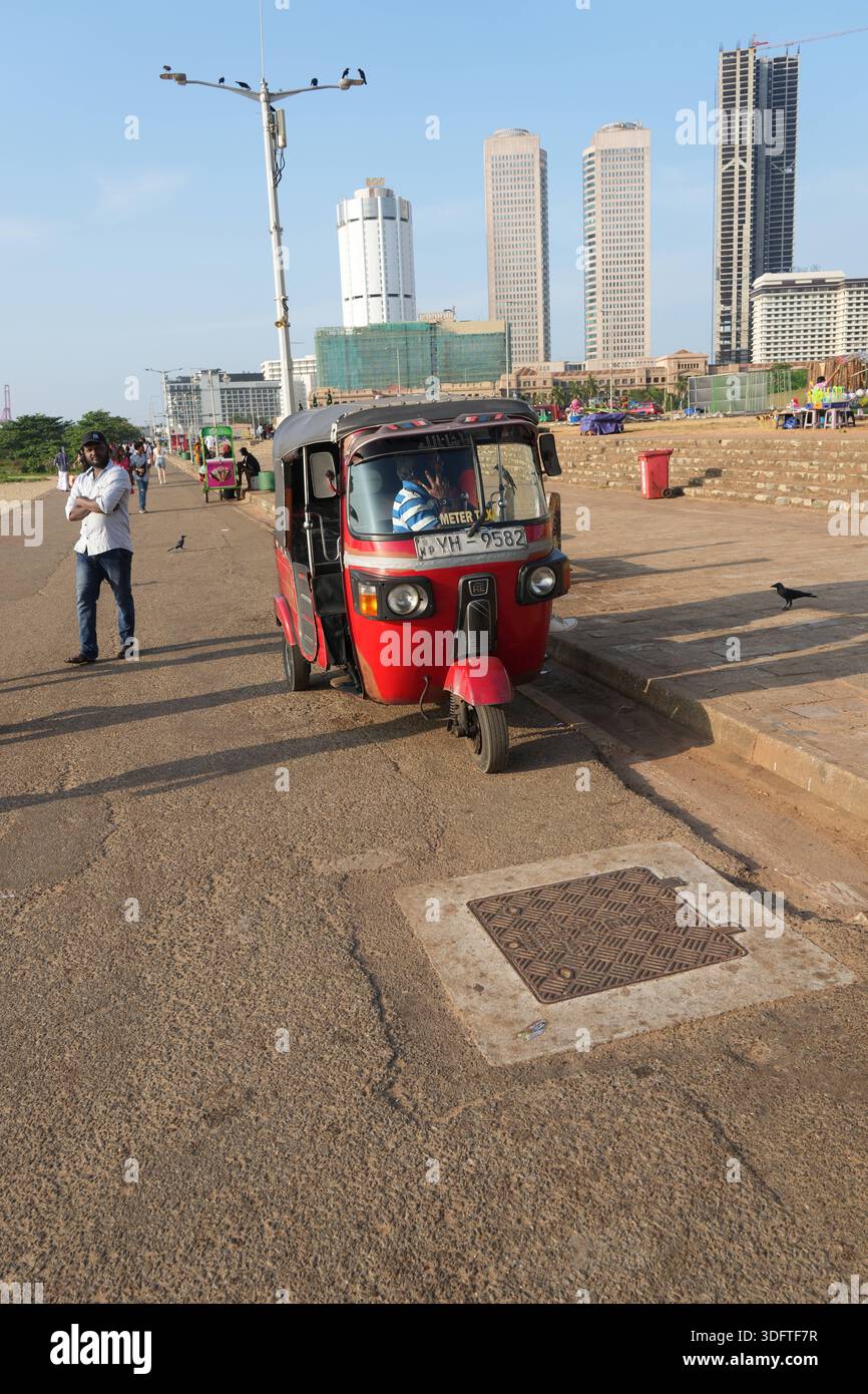 Stilleben Sri Lanka, 20251226, Stadtverkehr in colombo *** Still life ...