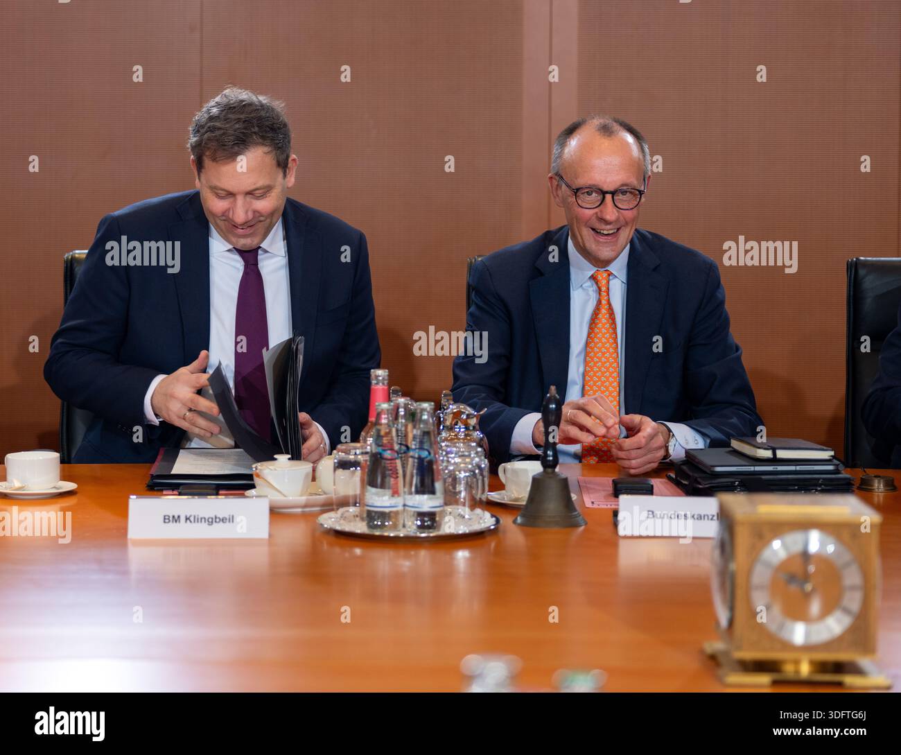 14 January 2026, Berlin: Lars Klingbeil (l, SPD), Federal Minister of ...