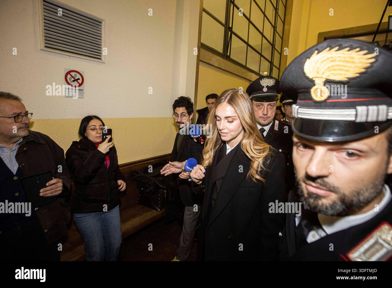 Chiara Ferragni in tribunale per la lettura della sentenza Pandoro ...