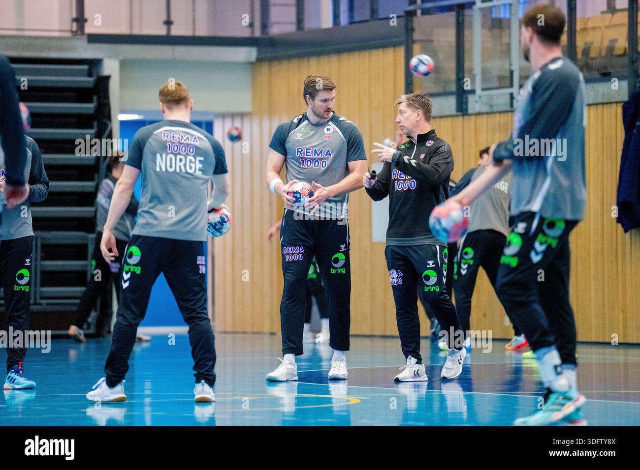 Bekkestua 20260114. Vetle Rønningen and national team manager Jonas ...